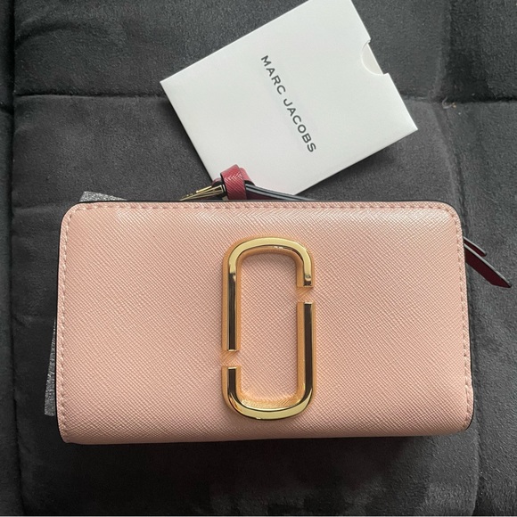 Marc Jacobs | Bags | Nwot Marc Jacobs The Snapshot Compact Wallet New ...